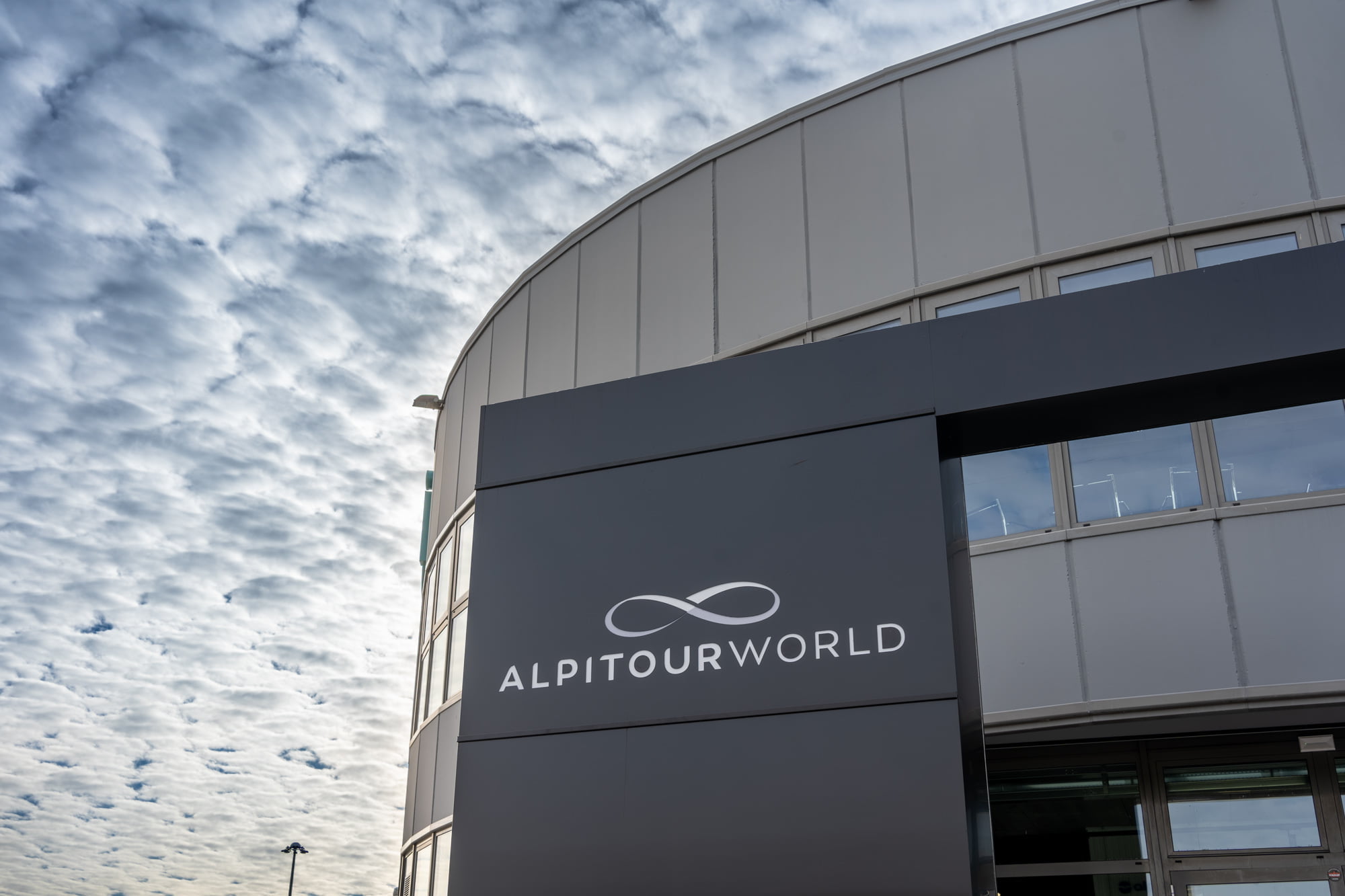 ITALIA ECONOMY - Alpitour World, turismo organizzato